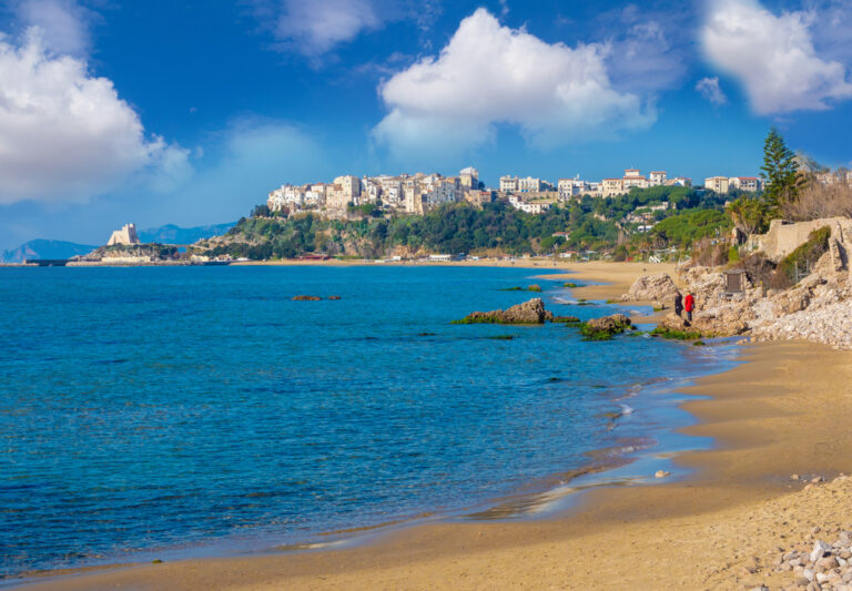 Sperlonga, le sue spiagge e le altre attrazioni - Vivere il mare